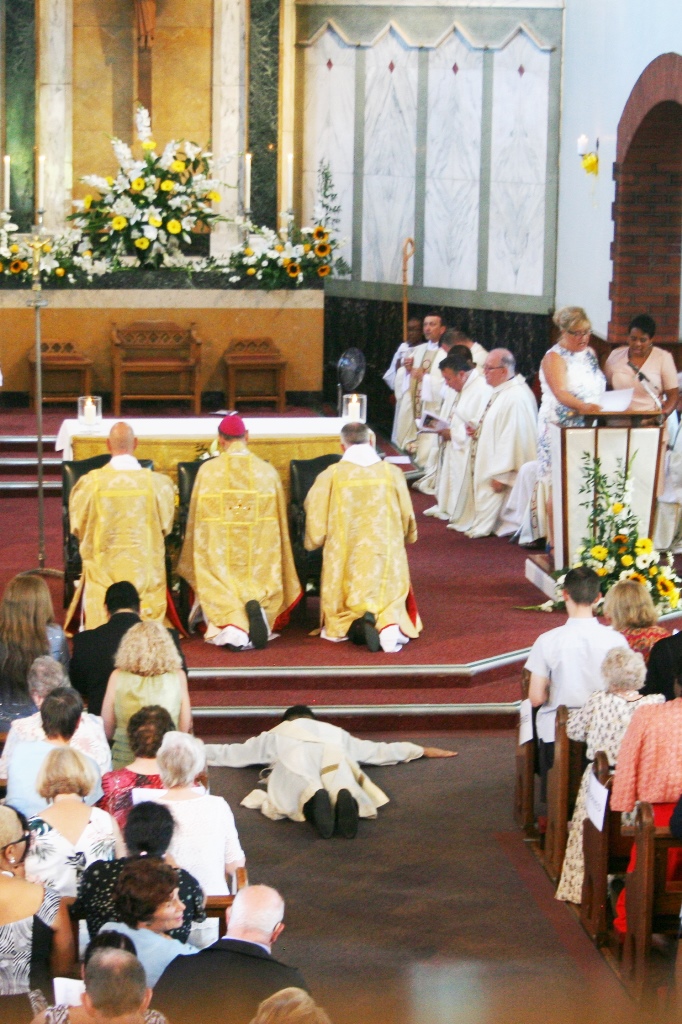 Bishop ordains Fr Rick Fernandez at Dagenham - Brentwood Diocese