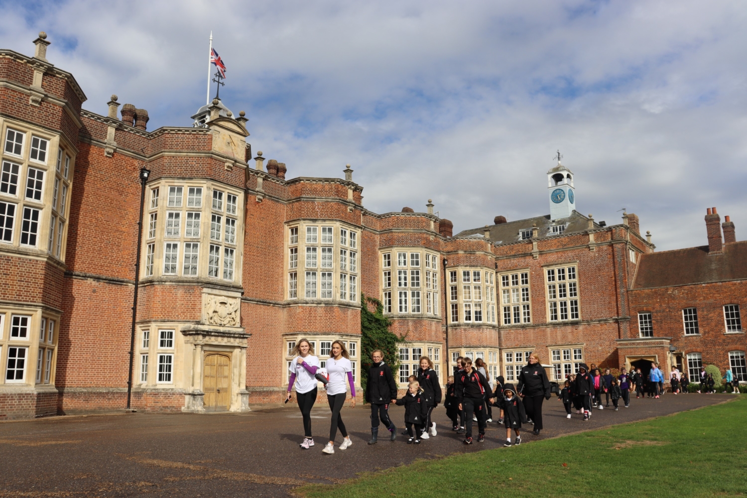 New Hall School pupils raise funds for Cancer Research UK - Brentwood ...